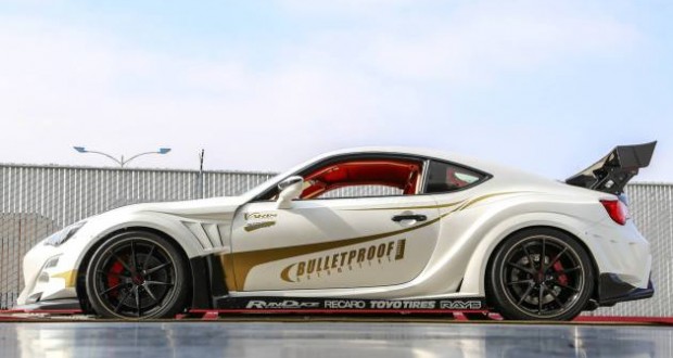 Une Scion à la poursuite de la Lexus LFA - Luxury Car Magazine